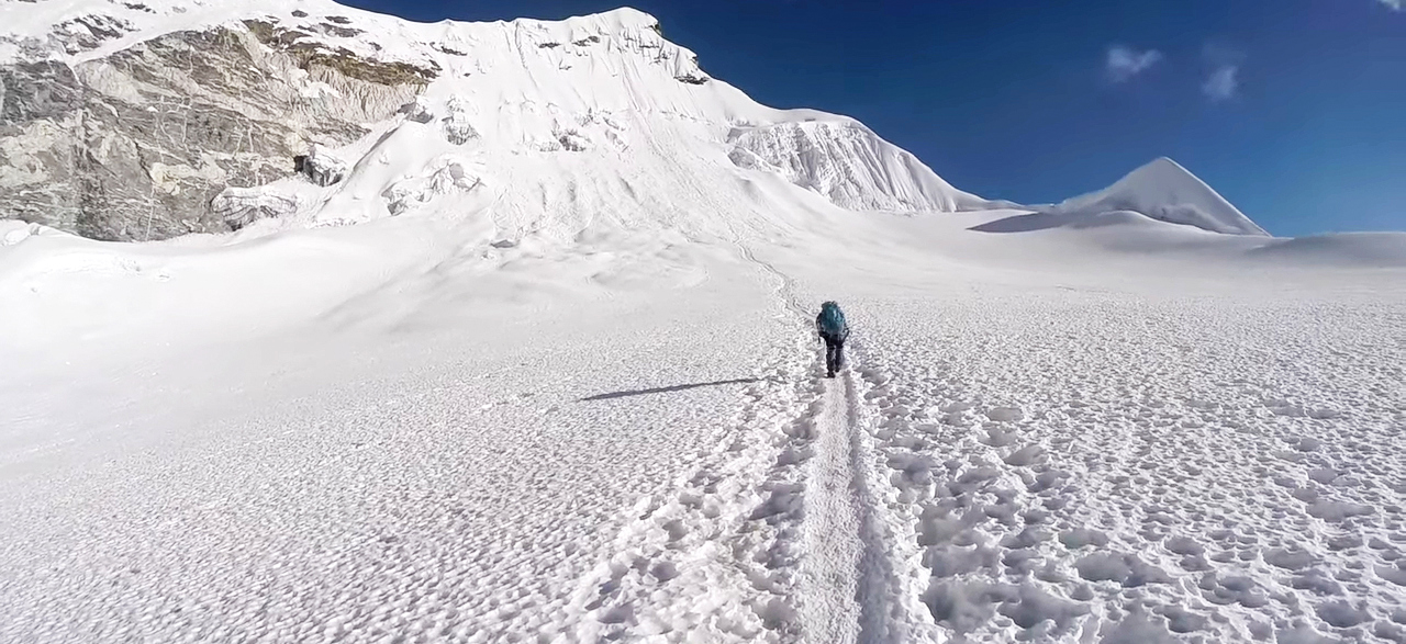 Exploring Nepal's 6000-Meter Peaks: Adventure and Beauty